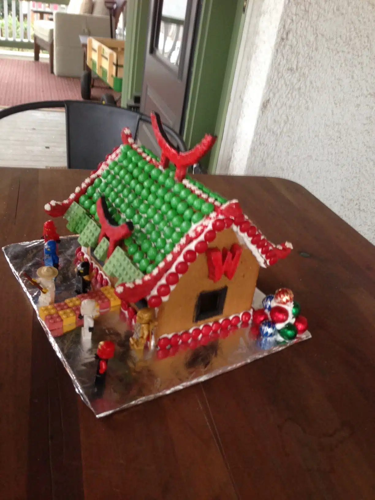 An Easy, Customized Gingerbread House - New England