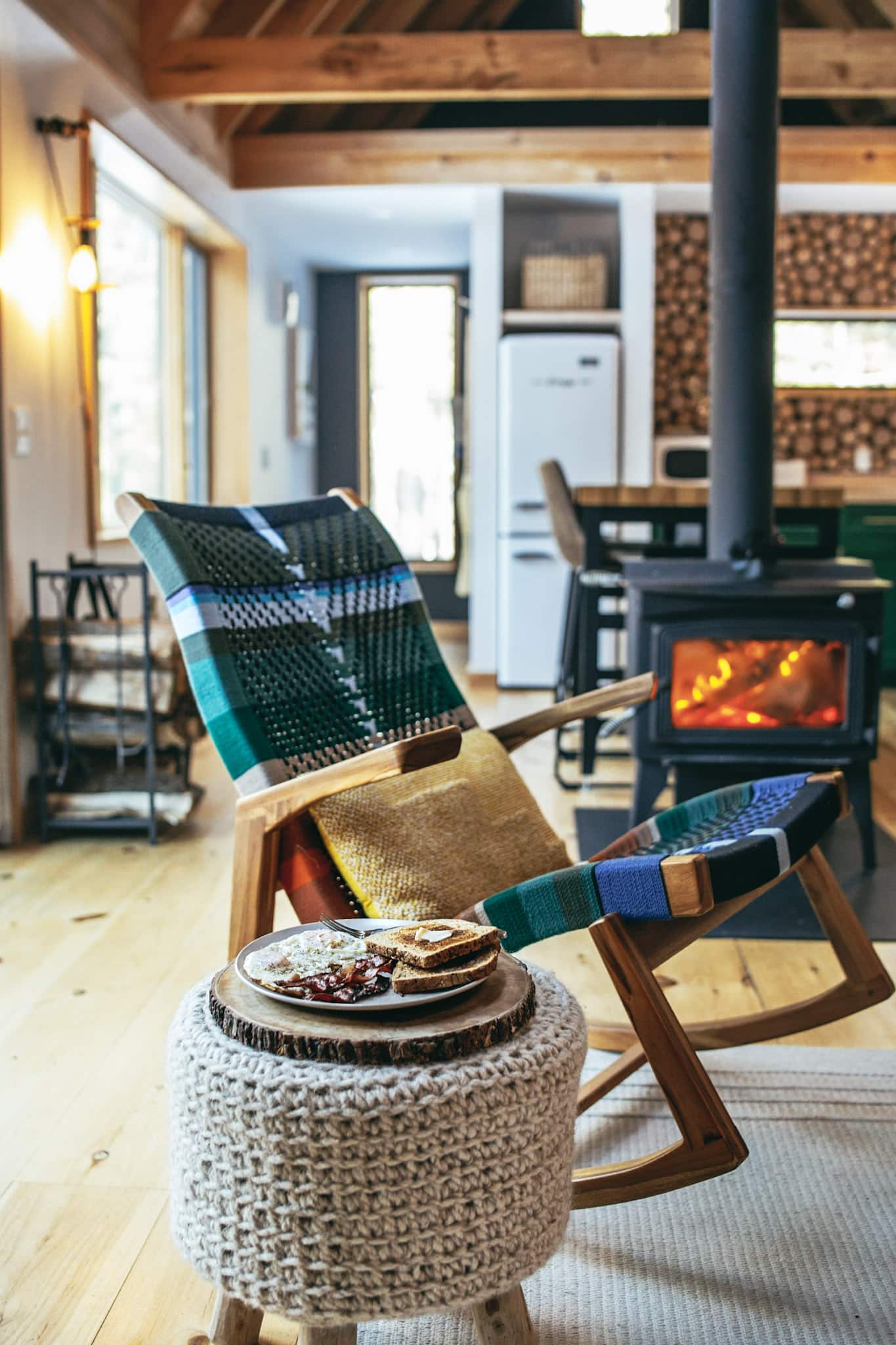6 Expert Tips For Achieving a Perfect Cozy Cabin Vibe