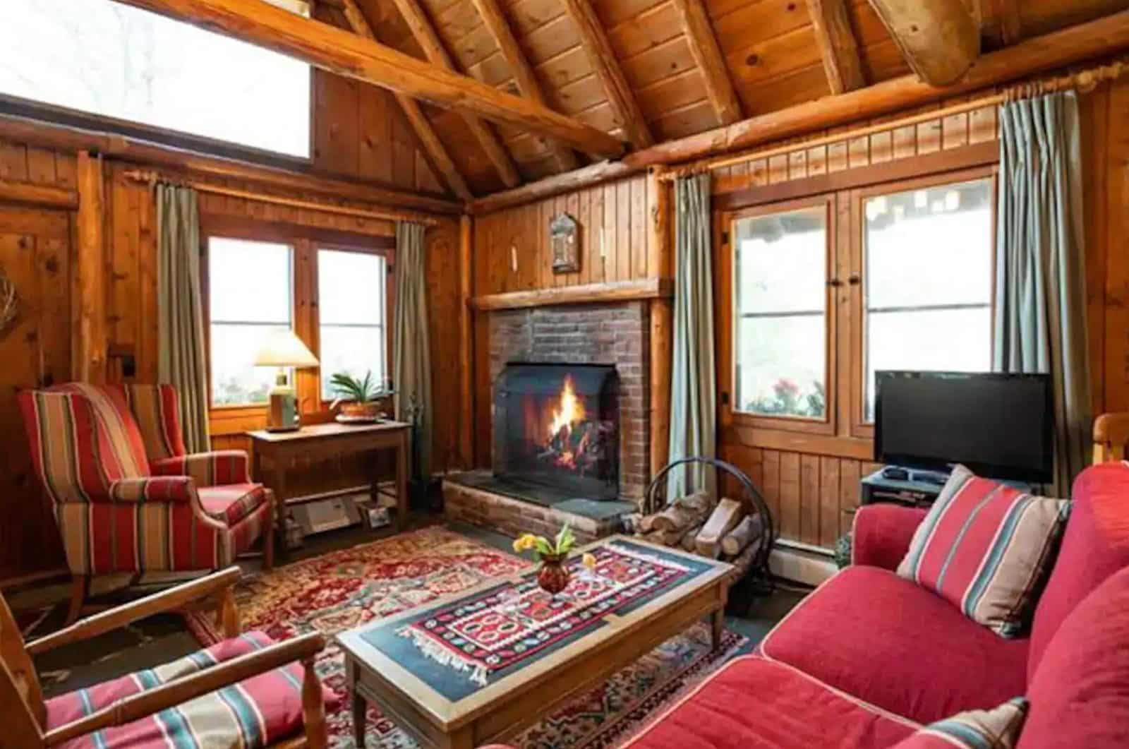 8 Cozy Cabins for Rent in Vermont | Winter Getaways